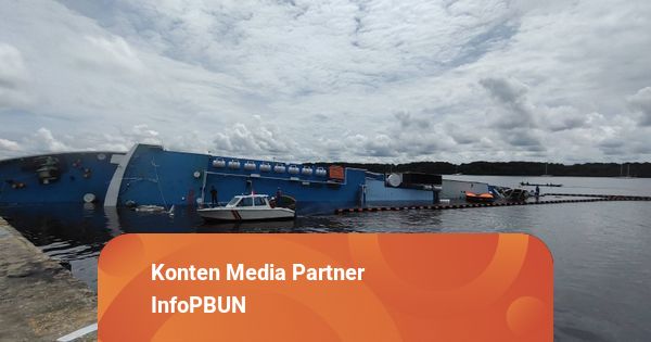 Tim KPLP KSOP Kumai Pasang Oil Boom di Lokasi KM Satya Kencana III ...